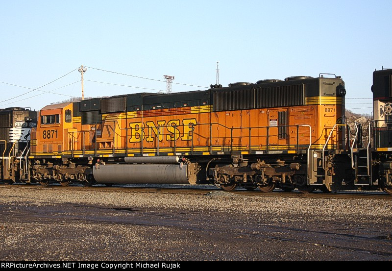 BNSF 8871